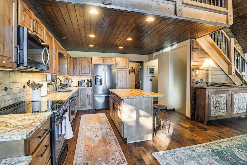 Wyoming Cabin W/ Hot Tub & Mountain-view Deck - Wyoming