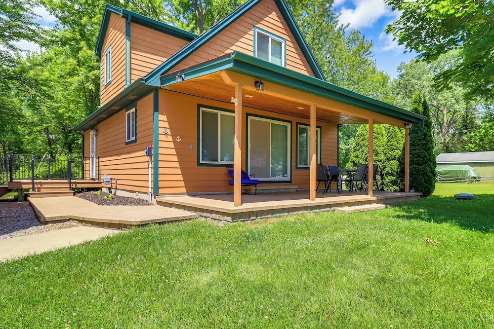 Brooklyn Cottage W/ Dock - Steps To Wamplers Lake! - Brooklyn, MI