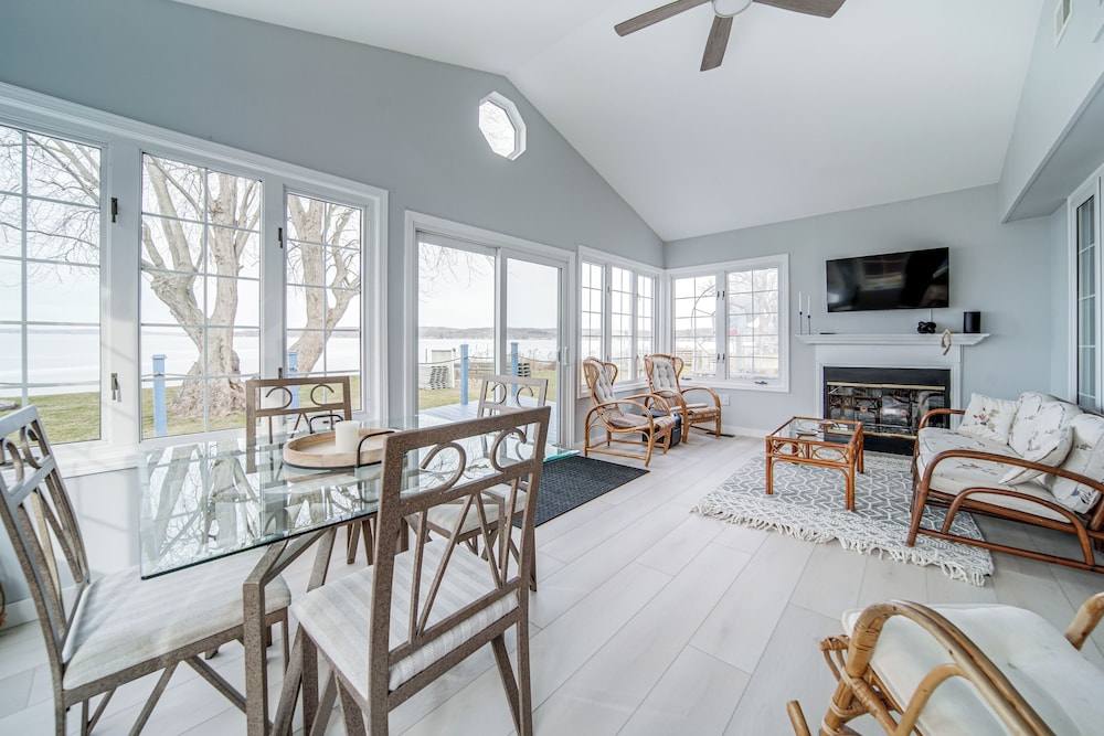 Waterfront Chautauqua Lake Home W/ Stunning Views - Blue water, Conewango Valley