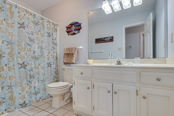 Lovely Decatur Home W/ Yard ~ 6 Mi To Town! - Decatur, AL