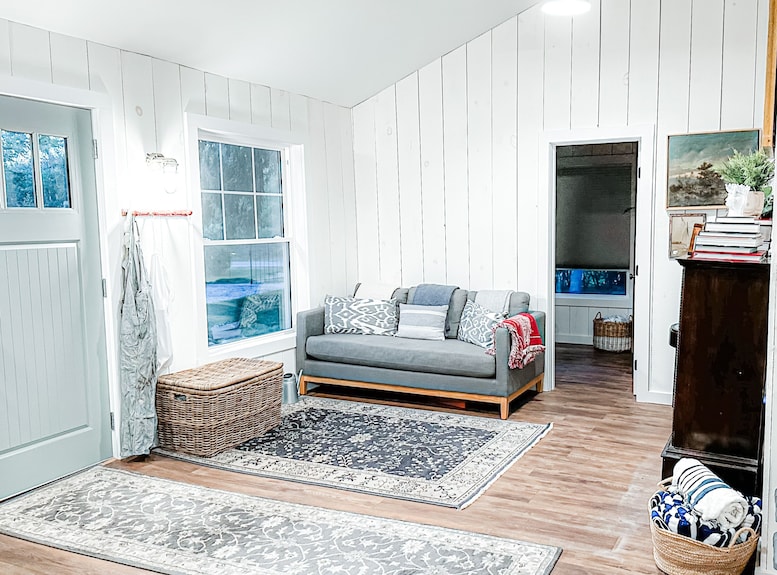 1940s Fishermans Cottage Close To Beach. Right Next To The Water Mill Museum. - The Hamptons, NY