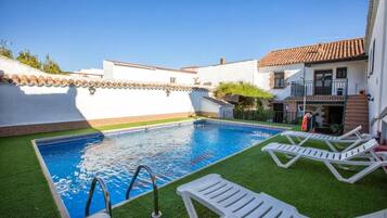 Piscina exterior sazonal