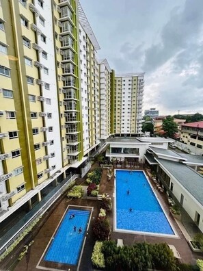 2 piscinas interiores, 2 piscinas exteriores