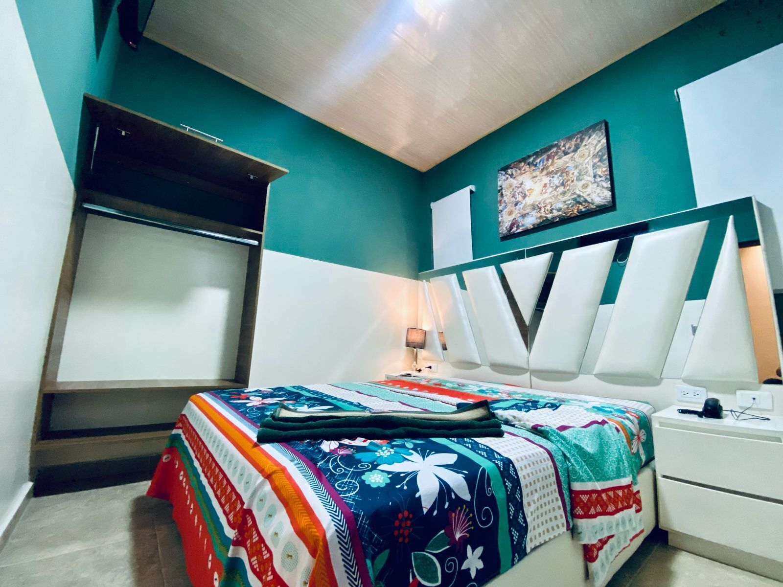 Quarto casal conforto, 1 quarto, ar-condicionado | Escrivaninha, ferros/tábuas de passar roupa, Wi-Fi de cortesia