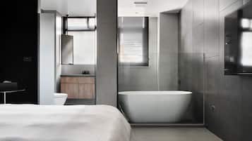 Quarto Duplo Deluxe | Sala de estar | Televisor LCD de 50 polegadas com canais digitais