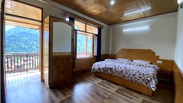Quarto luxo | 1 quarto, escrivaninha, Wi-Fi de cortesia, roupa de cama