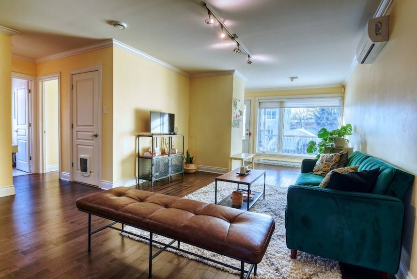 Relaxing And Beautiful 2 Bedroom Apartment In Montreal East - Repentigny