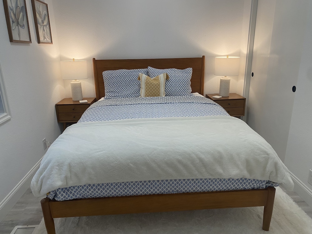 Brand New, 1 Bedroom Cottage With View Of San Francisco Bay. - Tiburon, CA
