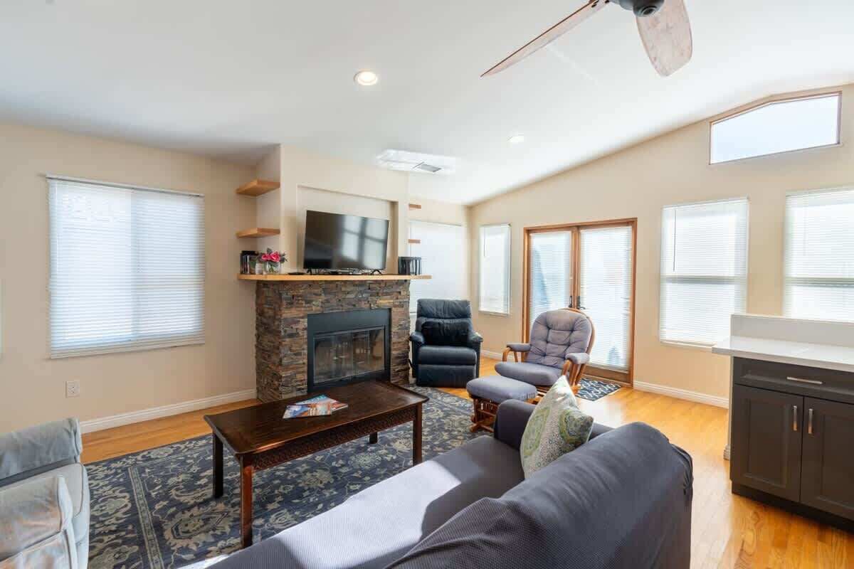 Serene Point Loma Retreat - Modern 2br With Views Of Point Loma - Mission Bay, CA