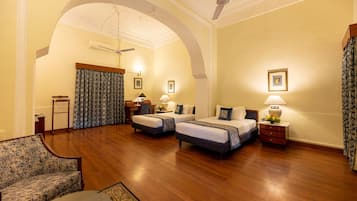 Quarto Premier | 1 quarto, minibar, cofre no quarto, com decoração personalizada