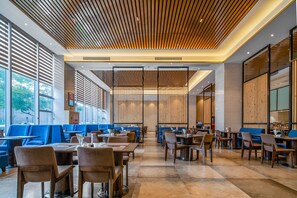 Pequeno-almoço tipo buffet diário incluído