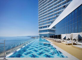 Piscina interior, piscina exterior 