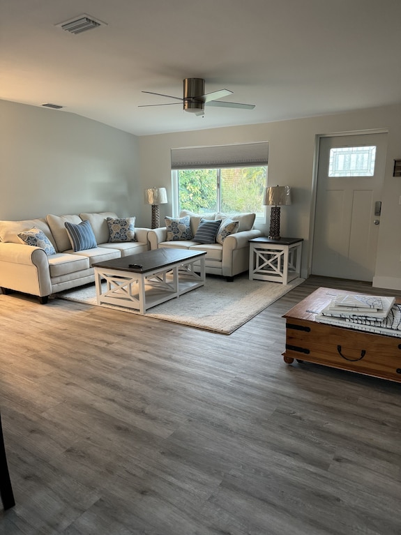 Escape And Retreat - ベニス・ビーチ, FL