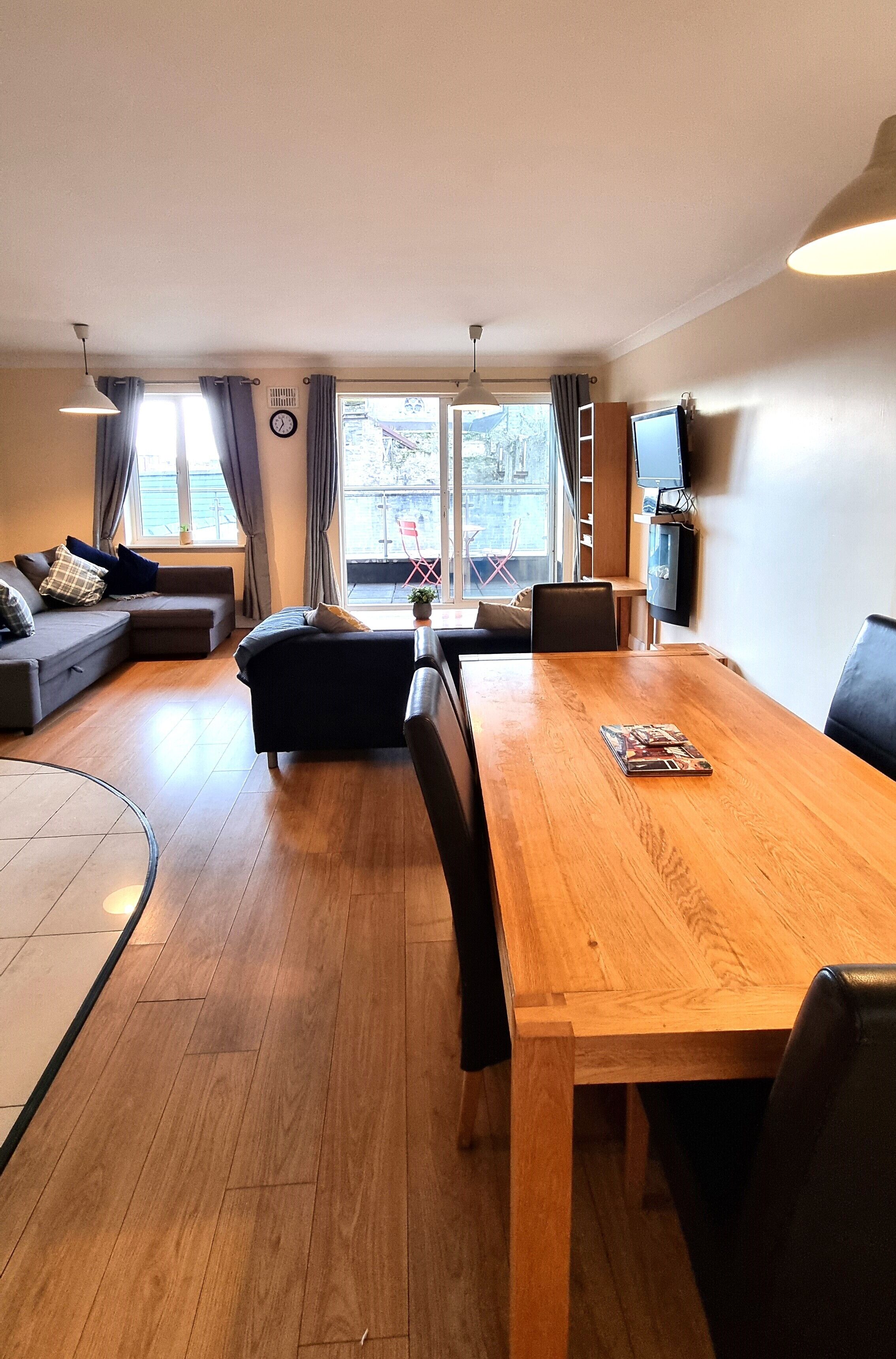 Spacious 2 Bedroom Apartment With Balcony. Early Check-in - Dublin