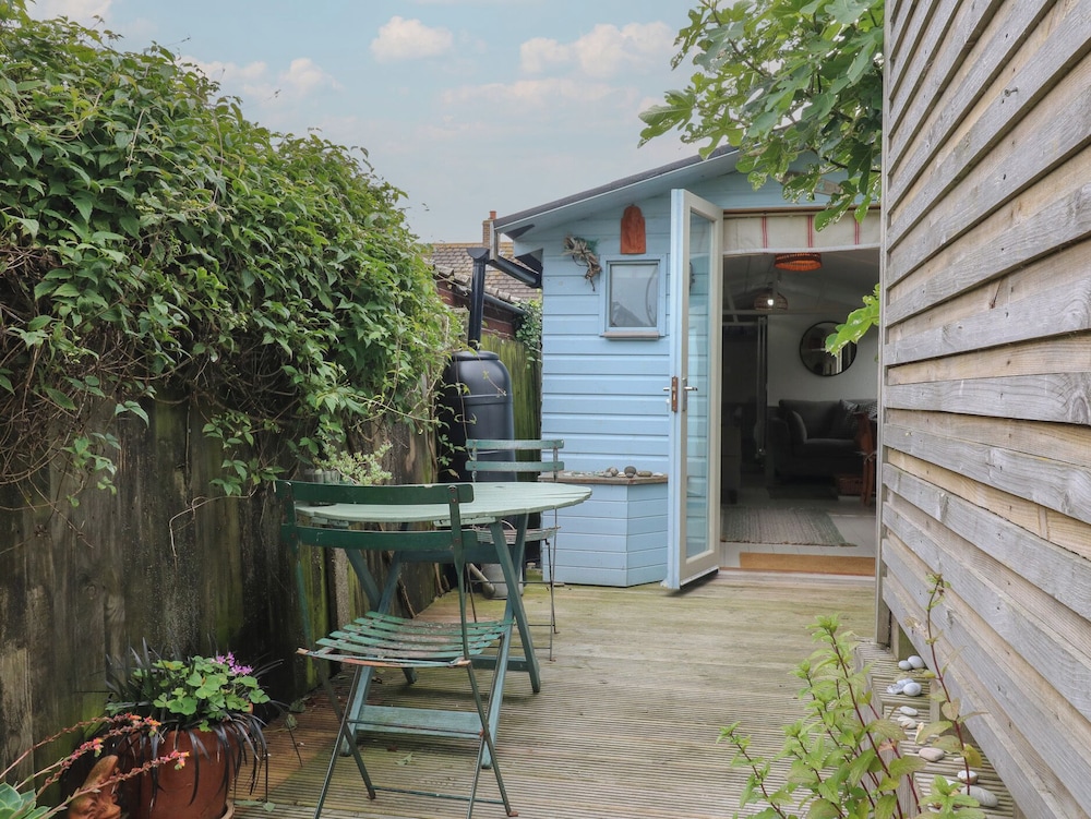The Artist's Cabin By The Sea - Herne Bay