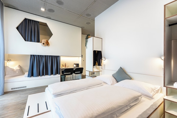 Cofre com capacidade para portátil, secretária