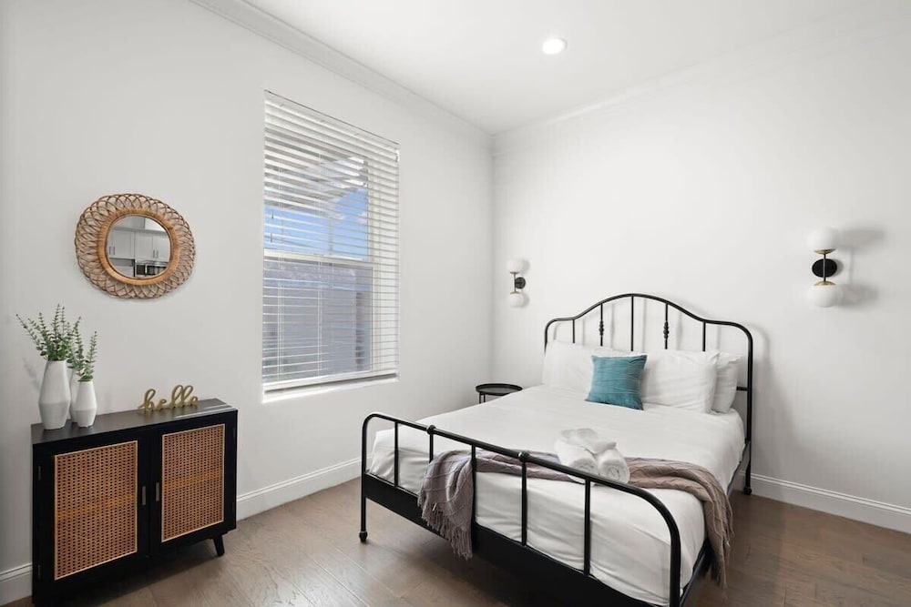 Mojito Manor | Luxe Studio On 7th Ave W/ Balcony - Tampa, FL