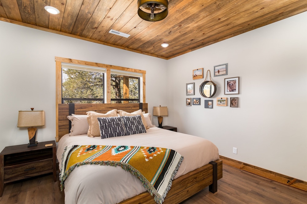 The Bunkhouse | Zion & Bryce | Hot Tub | Fire Pit - Orderville | Vrbo