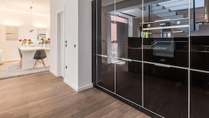 Villa de Luxo | Cozinha privada | Um frigorífico no espaço comum, um micro-ondas no espaço comum 