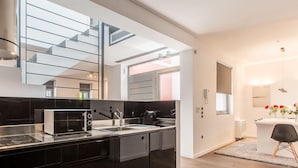 Villa de Luxo | Cozinha privada | Um frigorífico no espaço comum, um micro-ondas no espaço comum 