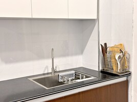 Estúdio conforto | Cozinha privada | Geladeira, toalhas de papel