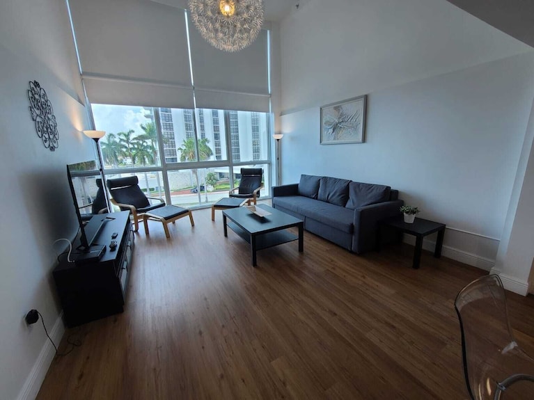 Beachfront 3 Bedroom Condo-hotel Bayview & Parking - Miami Beach, FL