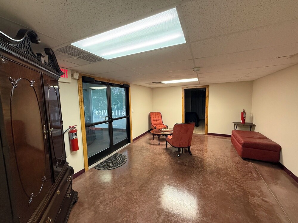 Exclusive 10,000sqft Lodge On Private Resort - Illinois