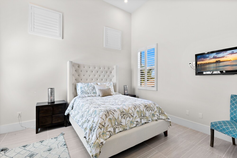 Located southwest Cape Coral directly at river, southern exposure. Sun ...