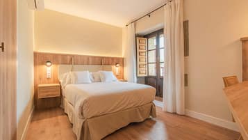 Quarto casal superior | Escrivaninha, espaço de trabalho para notebook, quartos à prova de som