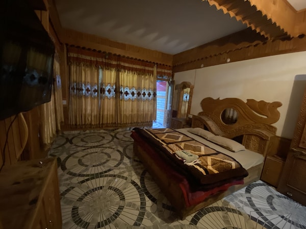 Diamond Valley X One Light Stays - Kasol