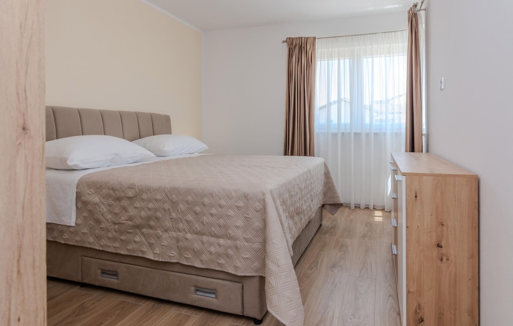 Mooi Huis Met 4 Slaapkamers In Slivnica. - Kroatië
