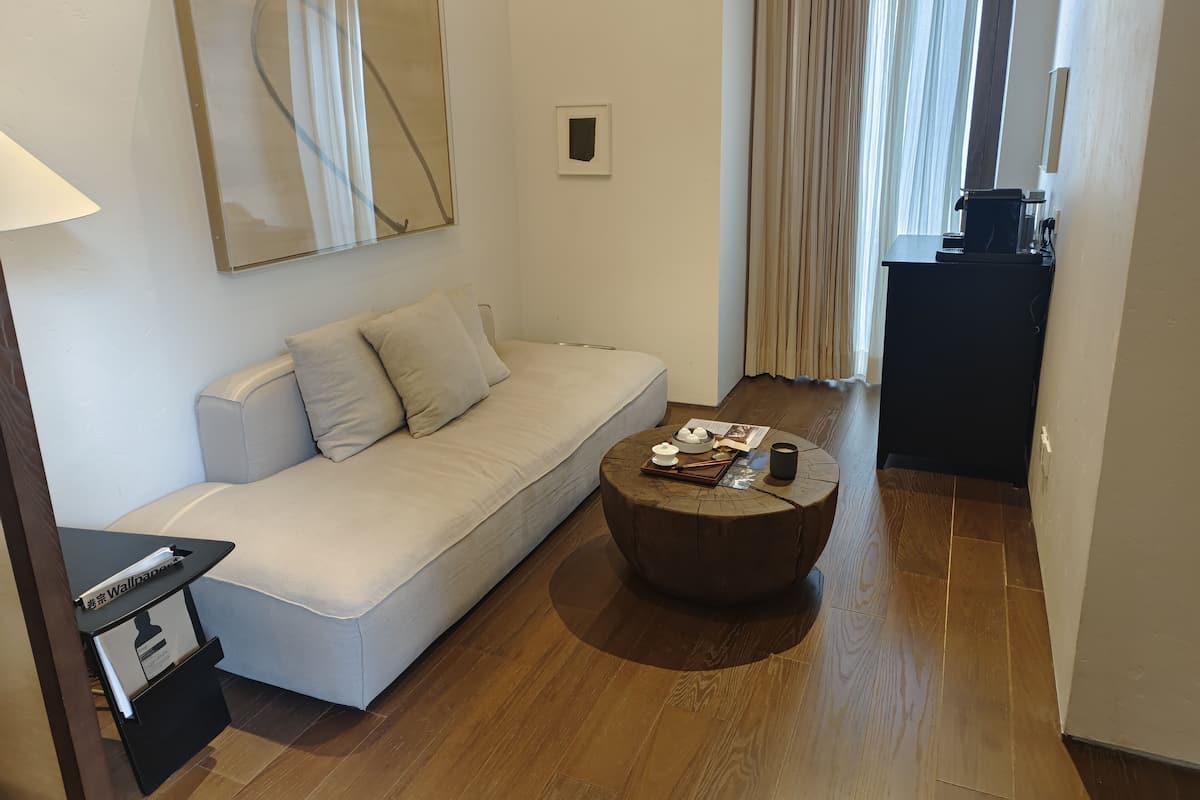 Quarto básico | 1 quarto, frigobar (abastecido com itens grátis), escrivaninha