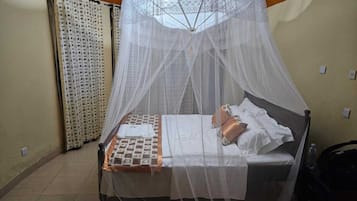 Casa de campo, 1 cama Queen, vista para o lago | 1 quarto, cofres nos quartos, escrivaninha, roupa de cama