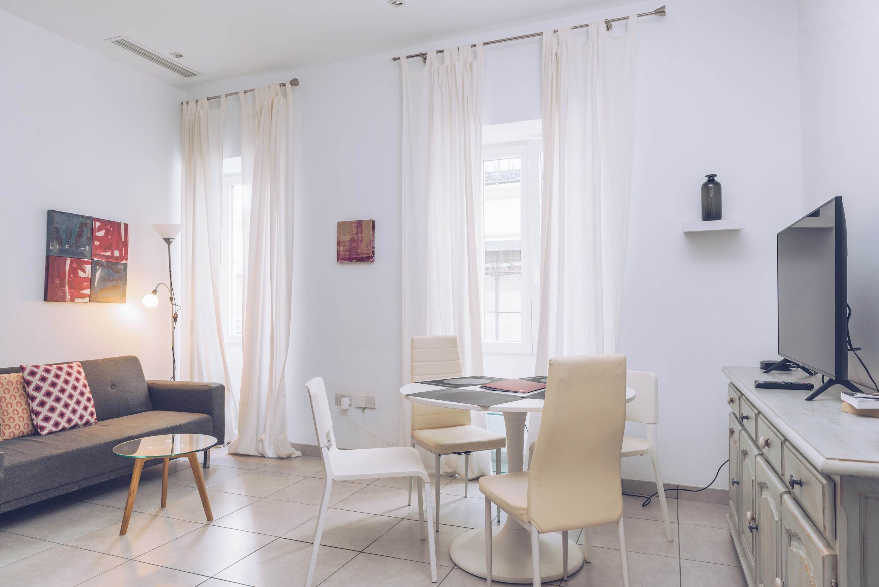 Modern 2br Apartment Just Off Main Street - Gibraltar
