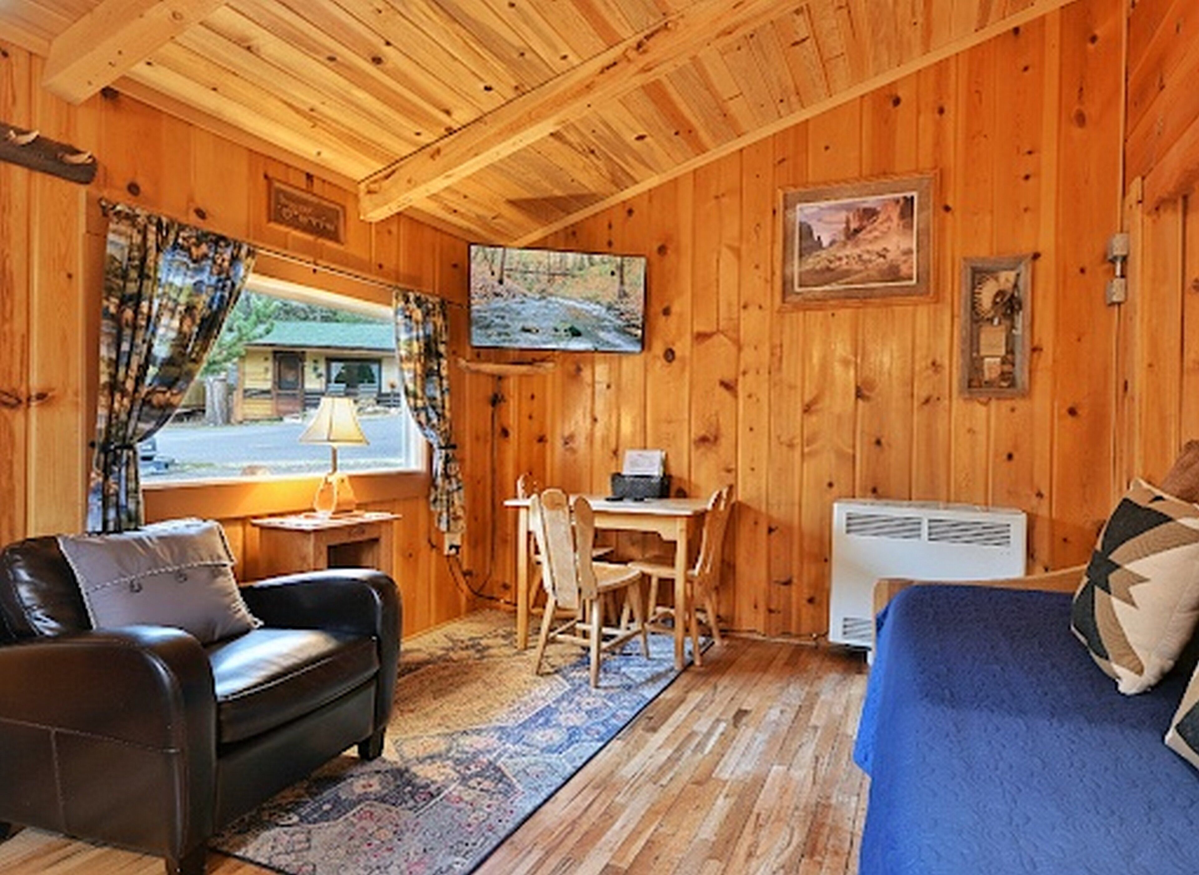 Cowboy Charm Cabin - Mountain Views, Rustic Retreat - Estes Park, CO