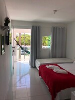 Quartos à prova de som, Wi-Fi de cortesia, roupa de cama