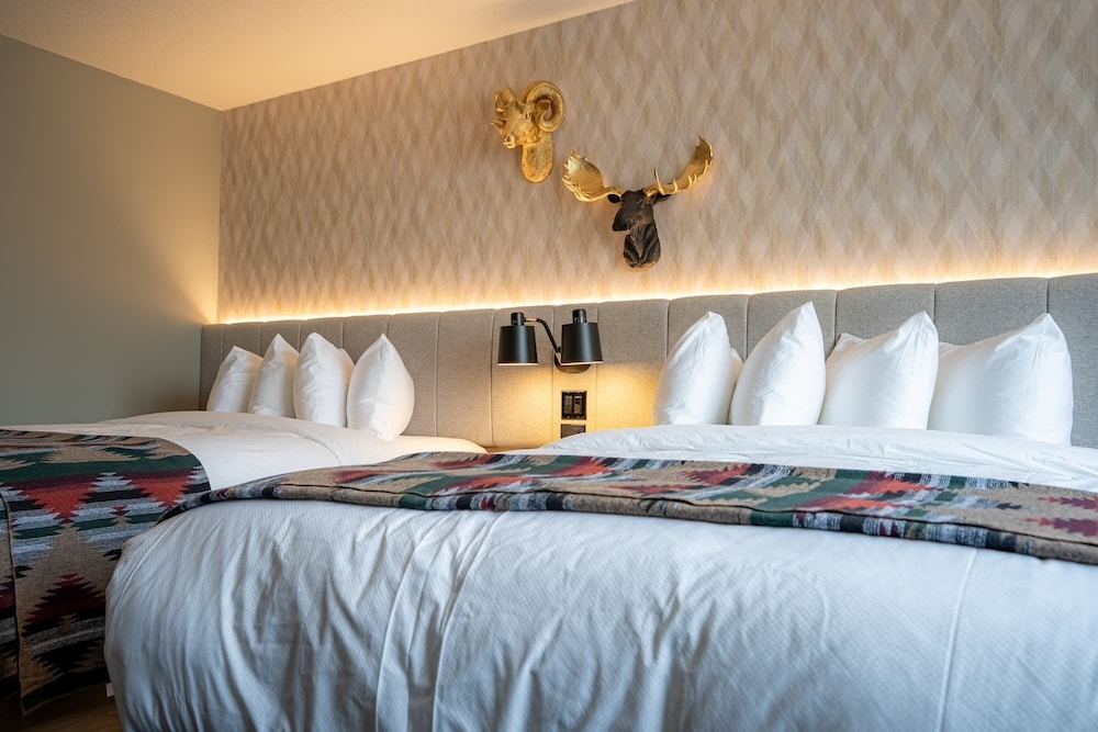 Mtn House By Basecamp - Double Queen - Canmore