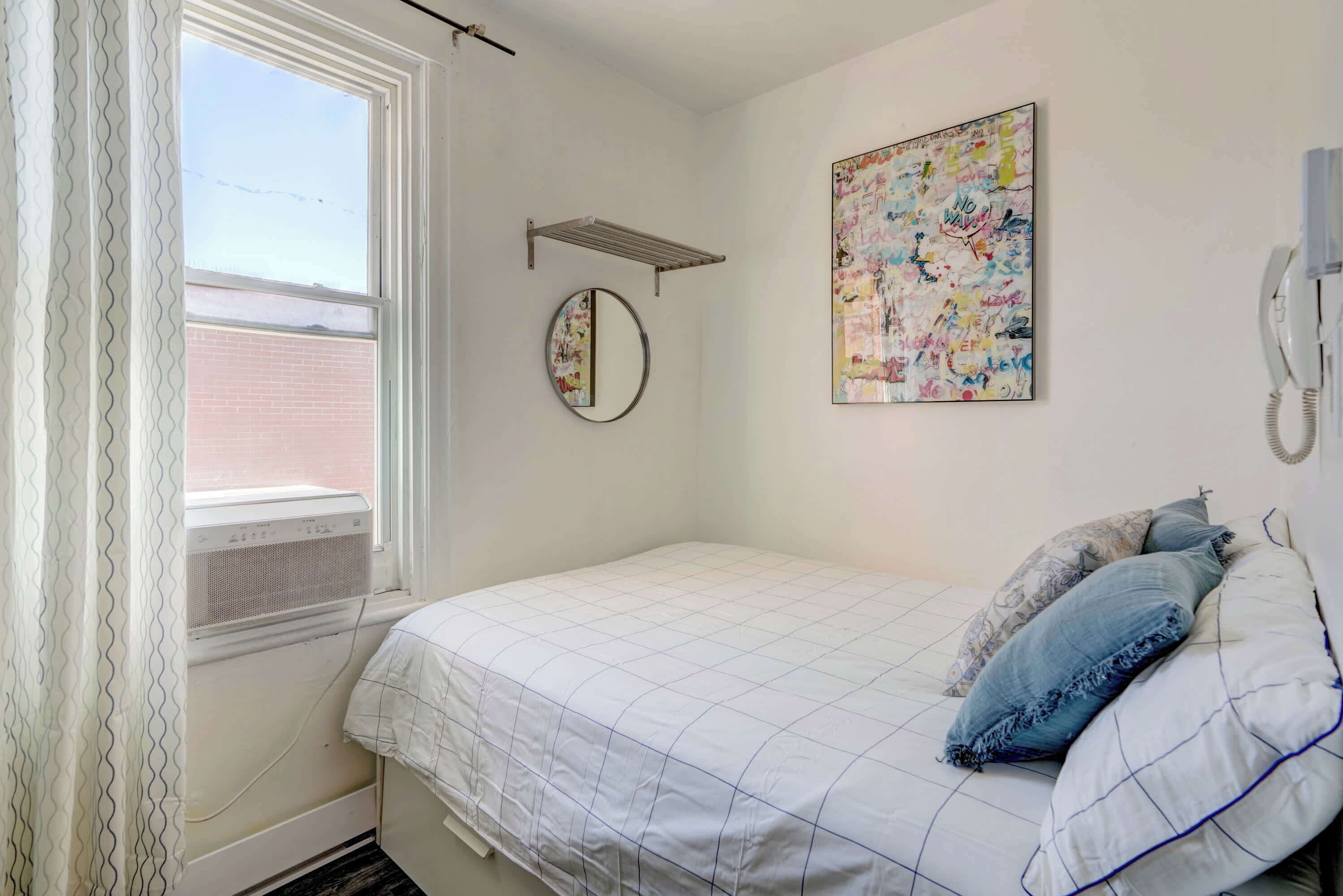 Com decoração personalizada, com mobília individualizada 