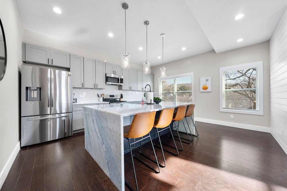 New Luxury Family Friendly Home Centrally Located - Atlanta, GA