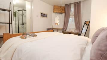 1 quarto, com decoração personalizada, com mobília individualizada