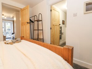 1 quarto, com decoração personalizada, com mobília individualizada