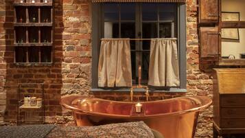 Suite Premium, casa de banho anexa | 1 quarto, roupa hipoalergénica, Wi-fi grátis