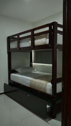 Apartamento executivo | Roupas de cama premium, edredons de pluma, escrivaninha