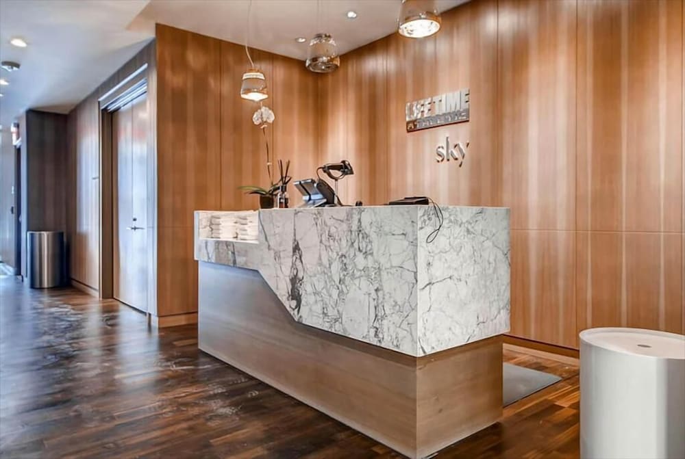 Steps from Hudson River 1 BR Downtown/river views | Desk + Wi-Fi - New ...