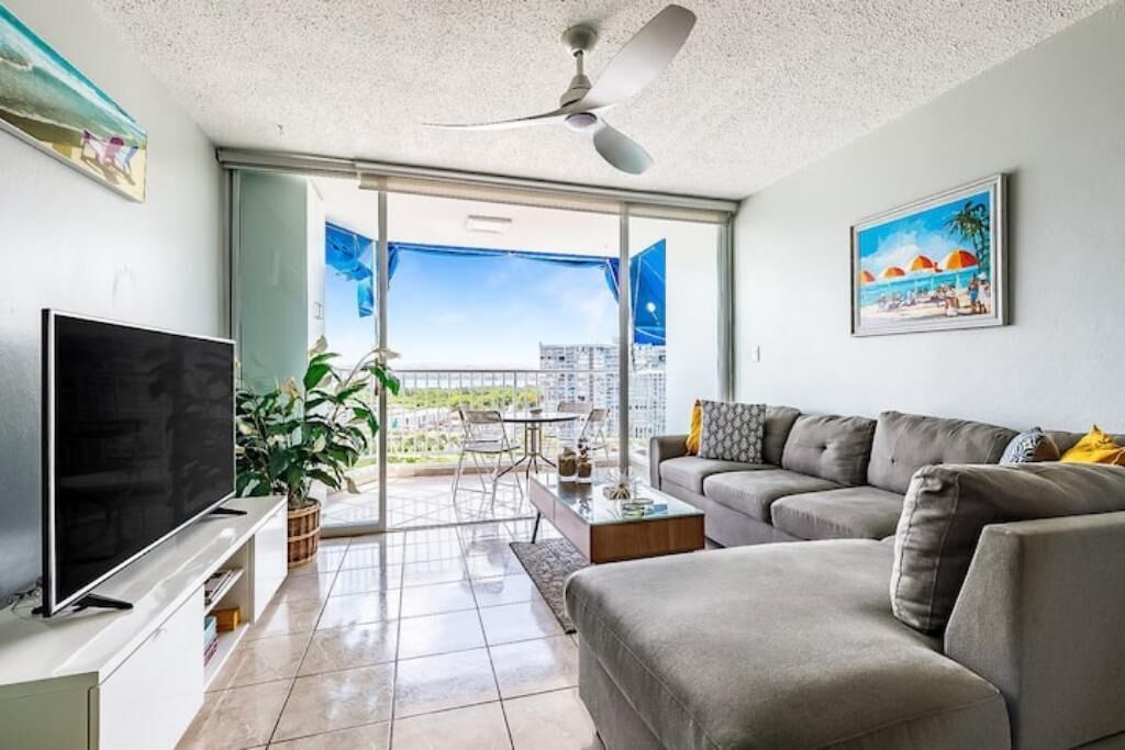 Chic Isla Verde Condo In Beachfront Building With Pool And Trusted Local Hosts - San Juan