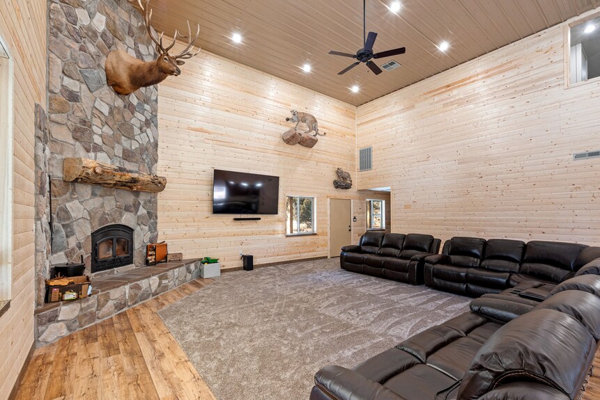 Cabin Lodge At Panguitch Lake Sleeps 18, Wifi, Good Roads, Year Round Access - Utah