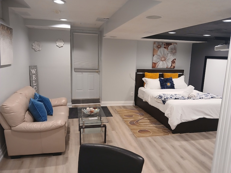 Furnished Basement Studio, With1 Queen Bed, A Kitchenette, And 1 Bathroom. \N - Milton, Canadá