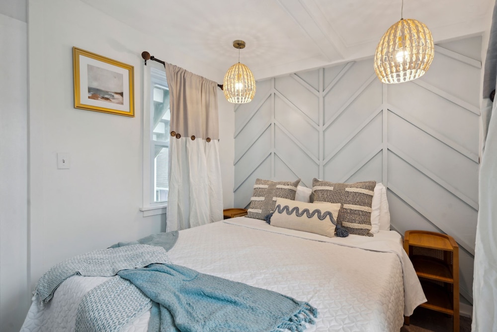 Newly Renovated | Ocean Views | Private Balcony - Hampton Beach, NH