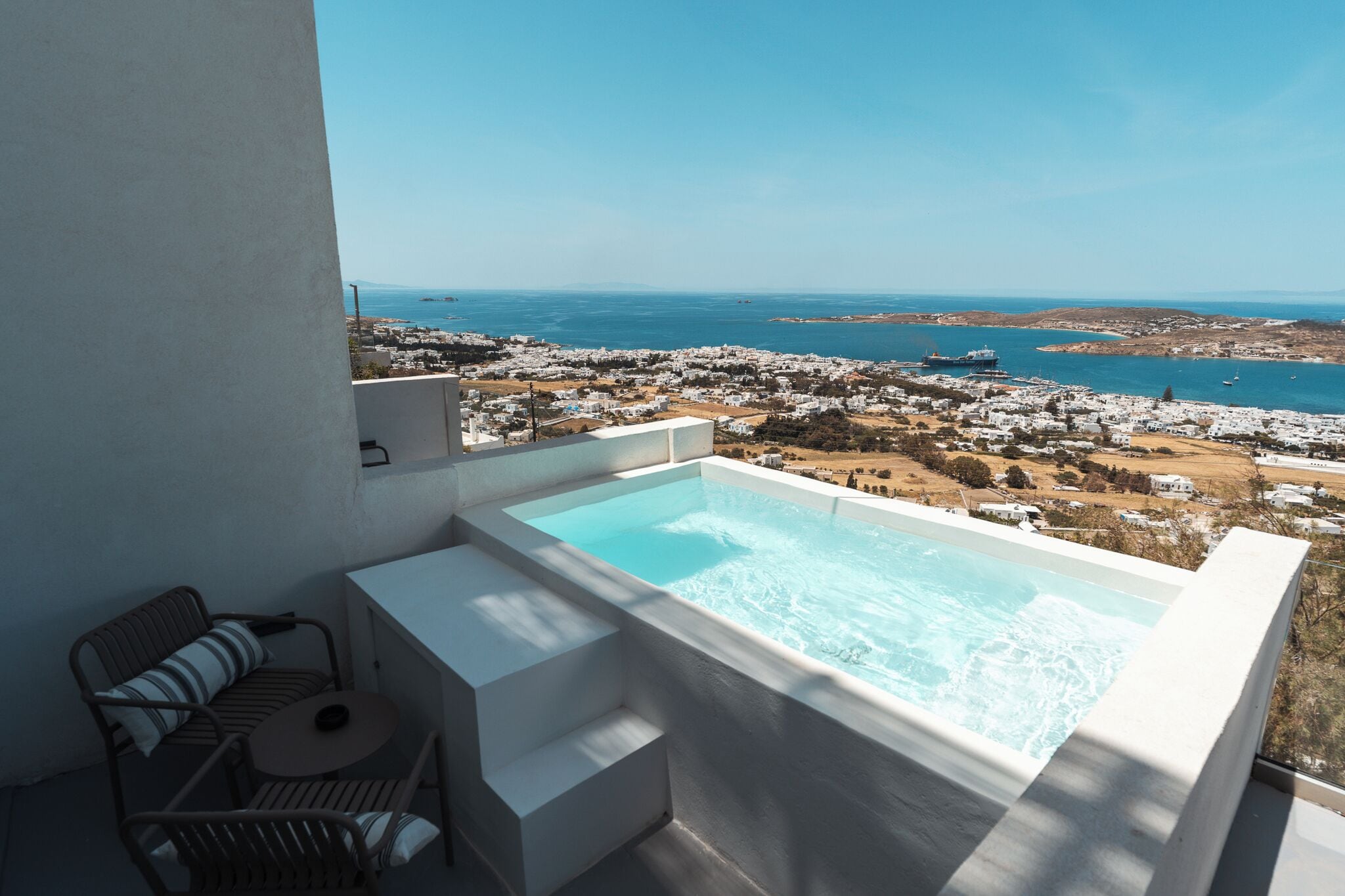 Double Room with Private Pool & Sea View | Cofres nos quartos, cortinas blackout, quartos à prova de som