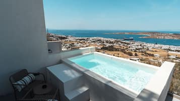 Double Room with Private Pool & Sea View | Cofres nos quartos, cortinas blackout, quartos à prova de som